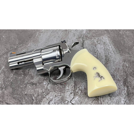 Python Kirinite® Presentation Bone Classic Grips Surface Smooth Screw ...
